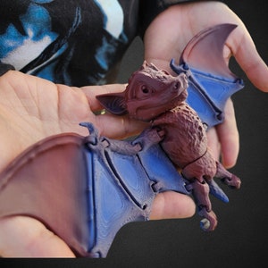 Fruit Bat Articulating Flexi by Matmire Makes, Fidget Toy, Desk Toy ...