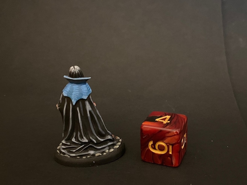 Female Vampire / Vampiress Handpainted D&D Miniature Pathfinder ...