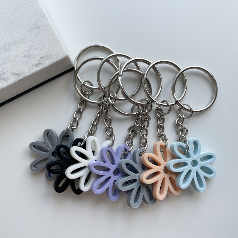 Daisy Keychain - Etsy