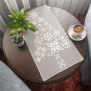 PDF Filet Crochet Snowflakes Christmas Tree, Snowflake Pine Tree Table ...