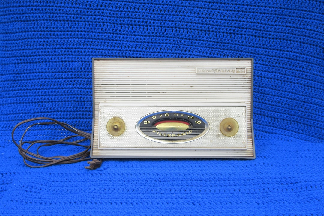 Vintage 1960 RCA Victor Radio Filteramic Model #1-X-4EJ Serial # VG ...