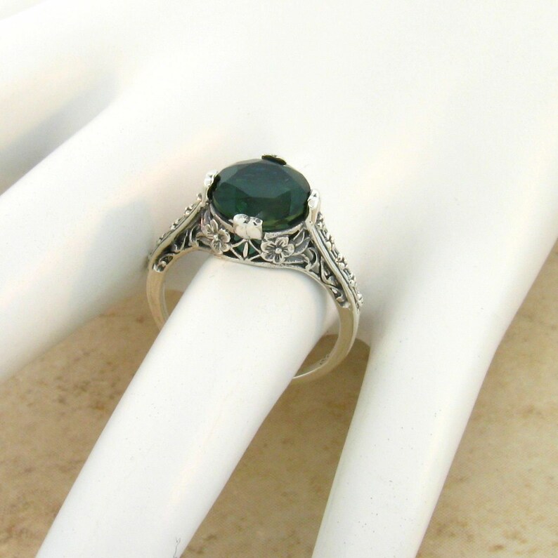 Vintage Antique Design 2.50 Carat Sim. Emerald Solitaire - Etsy