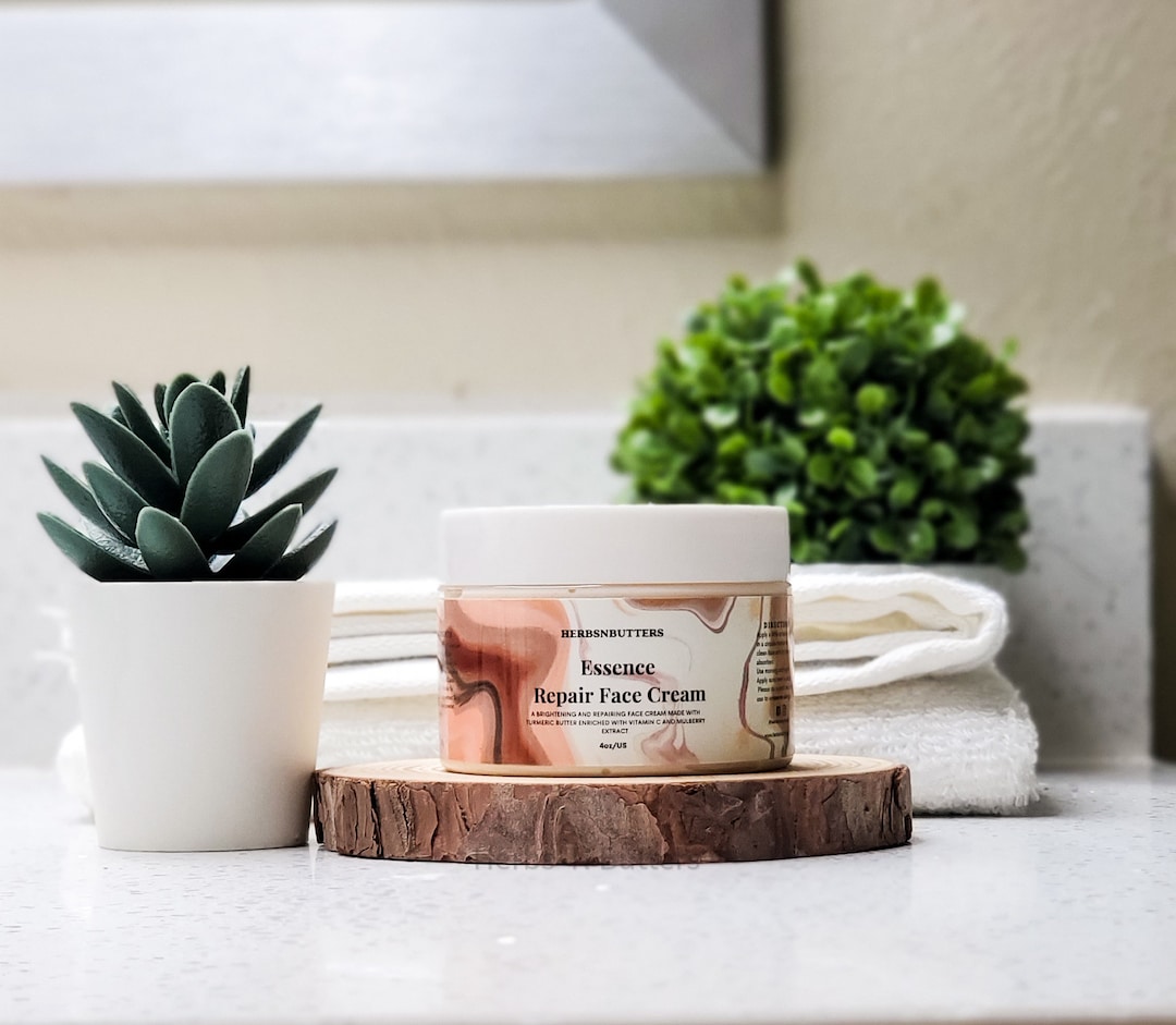 Essence Walnut Face Scrub Made With 100% Natural Exfoliants Glow Face ...