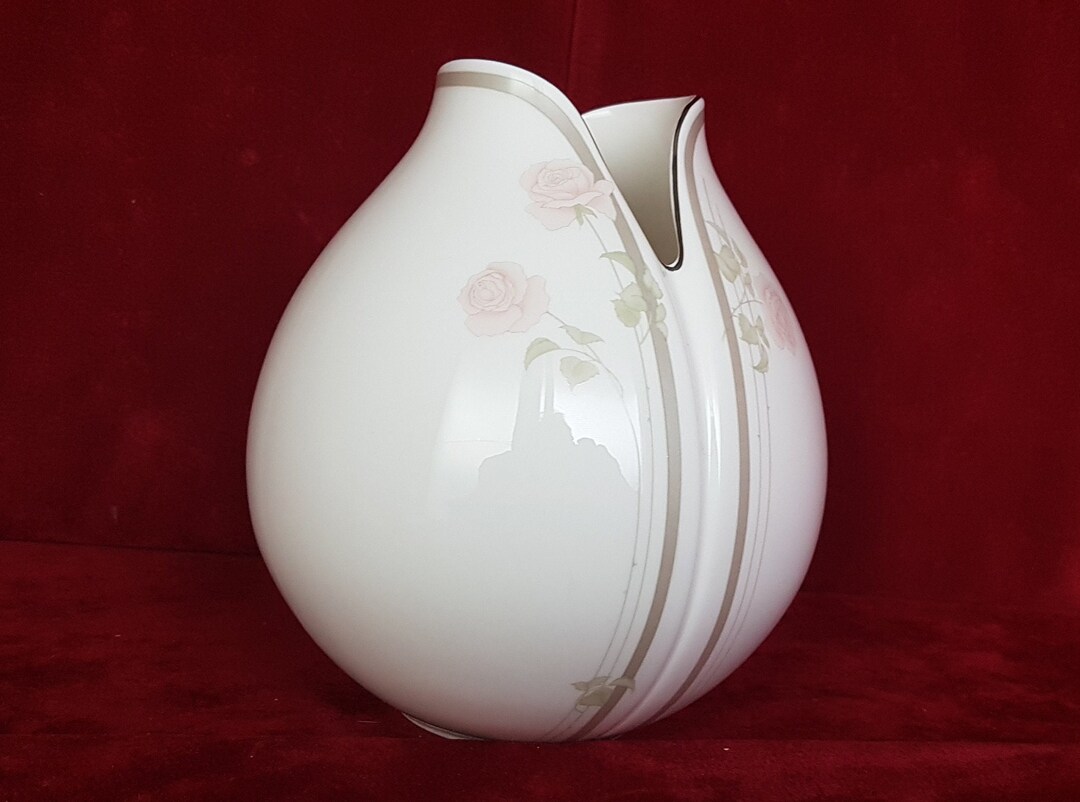 Tulip Vase by Royal Doulton UK, Impressions Series Designed by Gerald ...