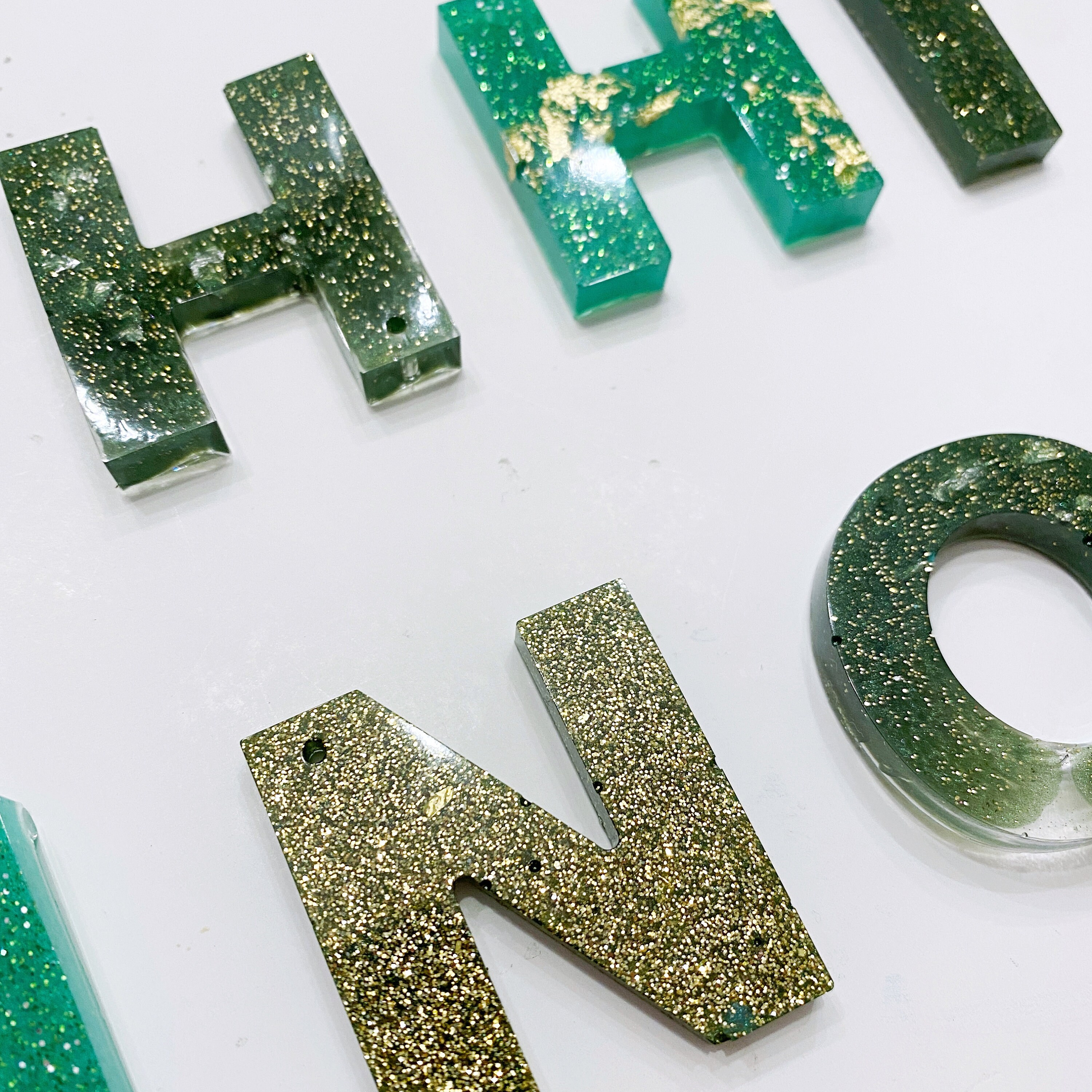 Green & Gold Alphabet Epoxy Keychains - Etsy