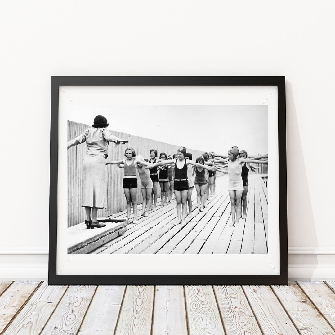 1940's Vintage Photo Girls Gym Class Workout Fitness Photography, Black ...