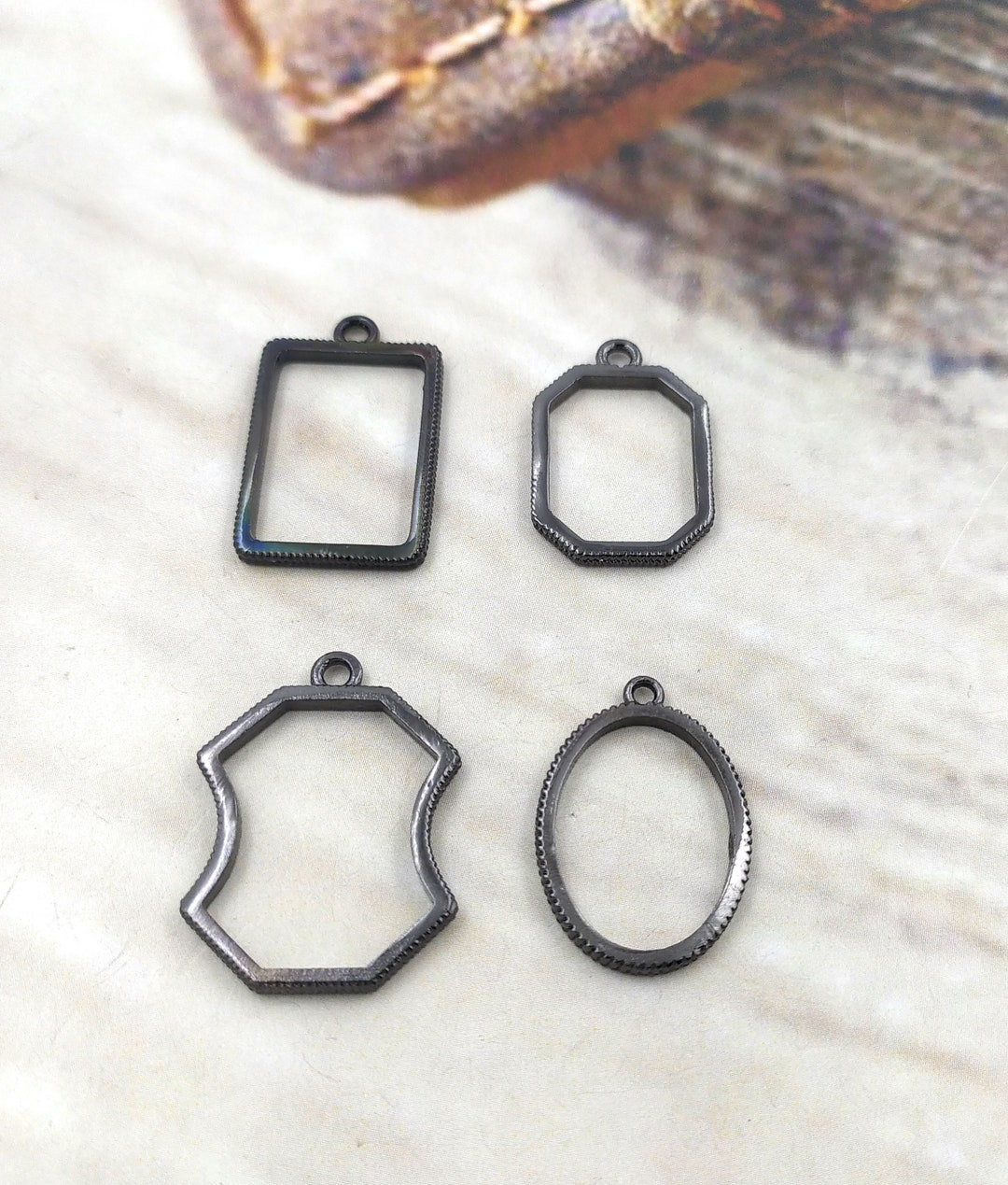 Buy 4 Different Shapes Bezel Frames for DIY Resin Pouring Craft. Hollow Frames for Pendants ...