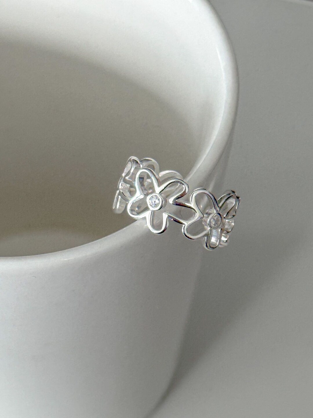 Silver Floral Chunky Band Ring. Delicate Flower Ring. Hollow Wide Band ...