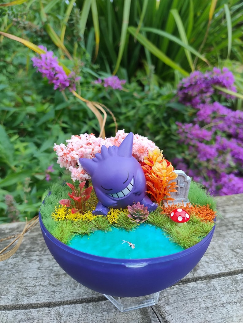 Gengar Handmade Pokémon Pokeball Terrarium. Pokemon , Pokeballs , Geeky ...