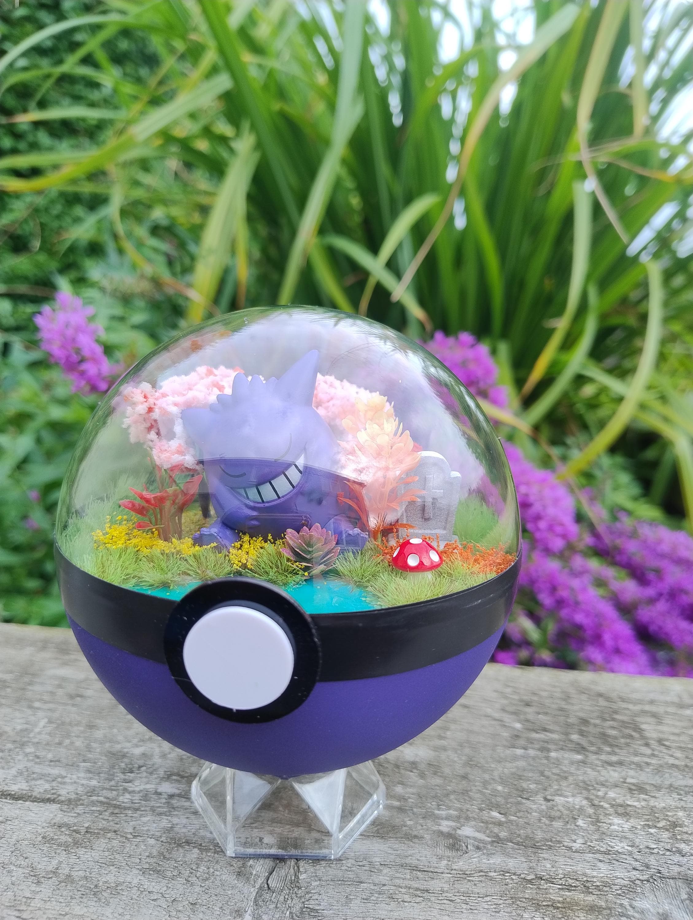 Gengar Handmade Pokémon Pokeball Terrarium. Pokemon , Pokeballs , Geeky ...