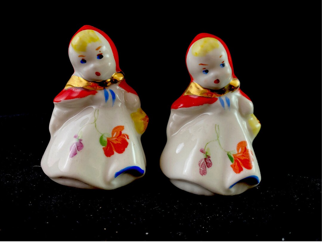 Vintage 1943 Hull Pottery Red Riding Hood Salt and Pepper Shaker Set - Etsy