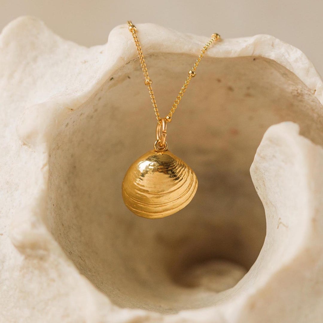 Gold Shell Pendant Necklace, Venus Clam Shell, Beach Lover Gift ...