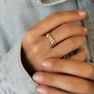 14k Solid Gold Laurel Wreath Curve Ring, Vine Leaves Wedding Ring, 14k ...