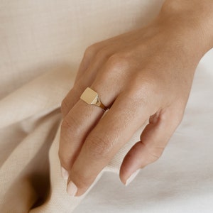 14K Solid Gold Signet Ring, Minimalist Gold Ring, 14k Gold Personalized Ring, Engravable Ring ...