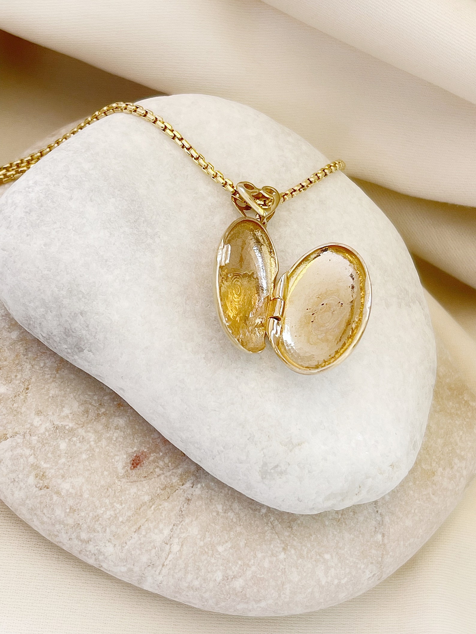 14k Solid Gold Yellow Oval Locket Necklace 14K Solid Gold - Etsy