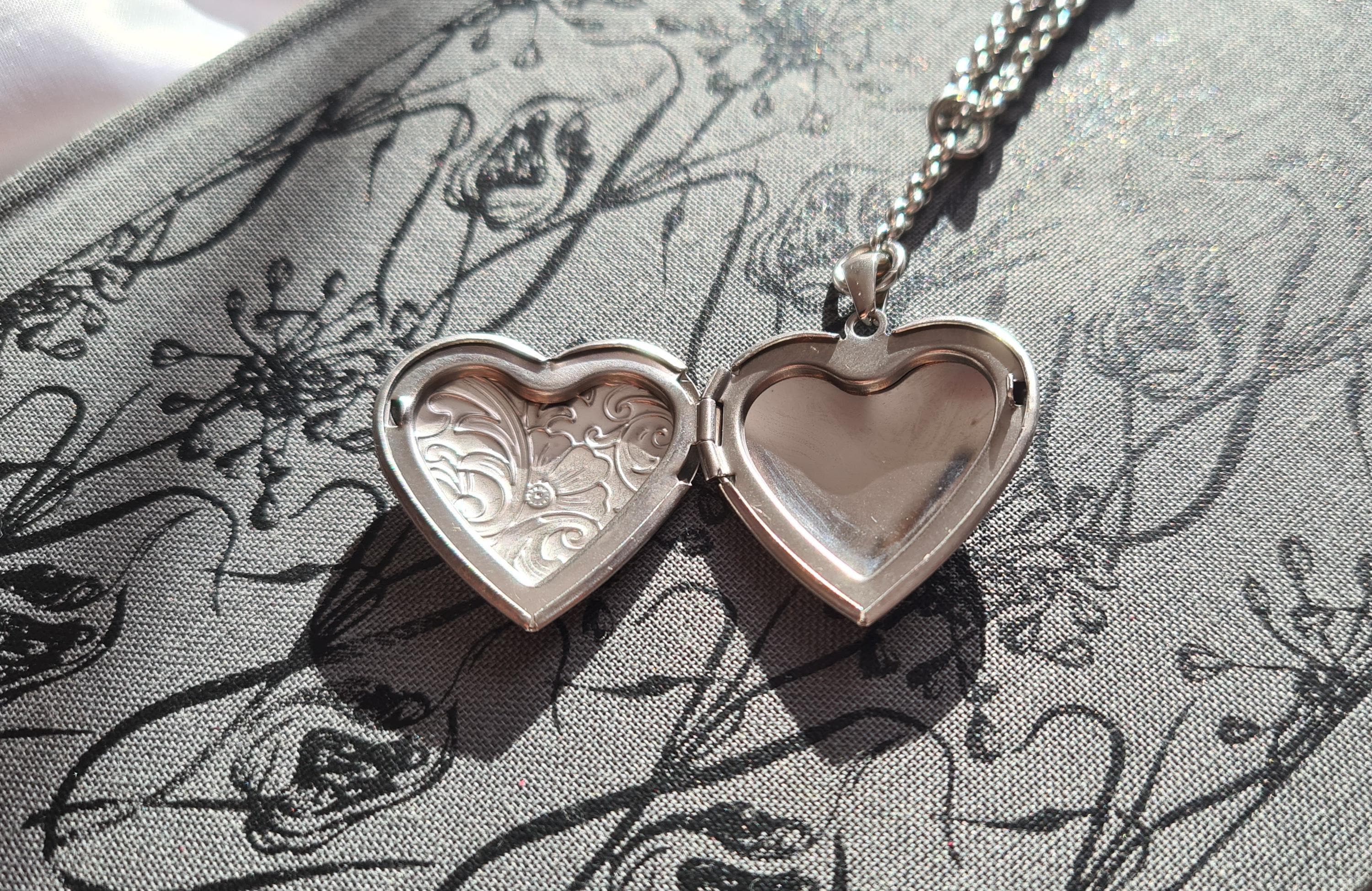 Ellen Hutter Nosferatu Heart Locket Necklace - Gothic Horror, Vampire ...