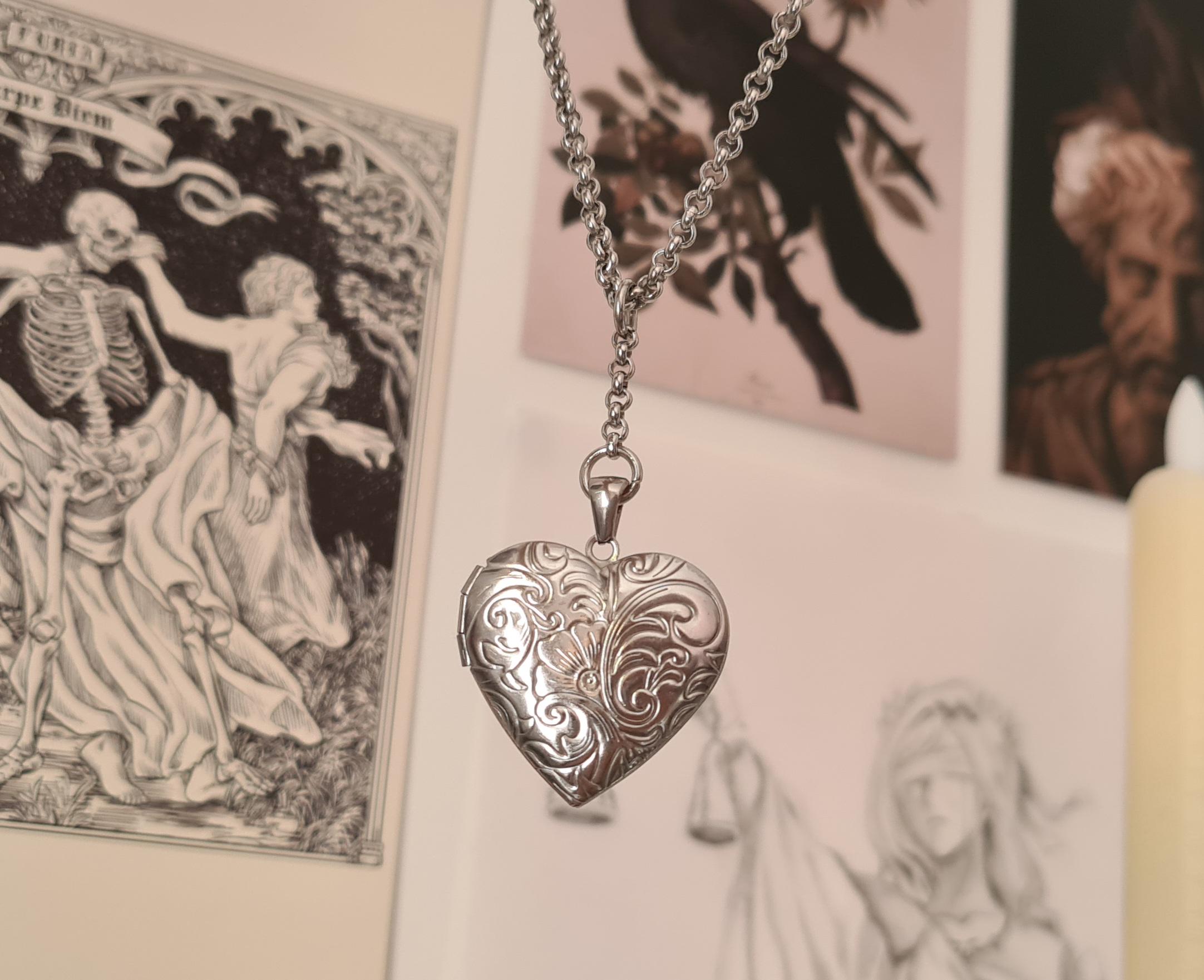Ellen Hutter Nosferatu Heart Locket Necklace - Gothic Horror, Vampire ...