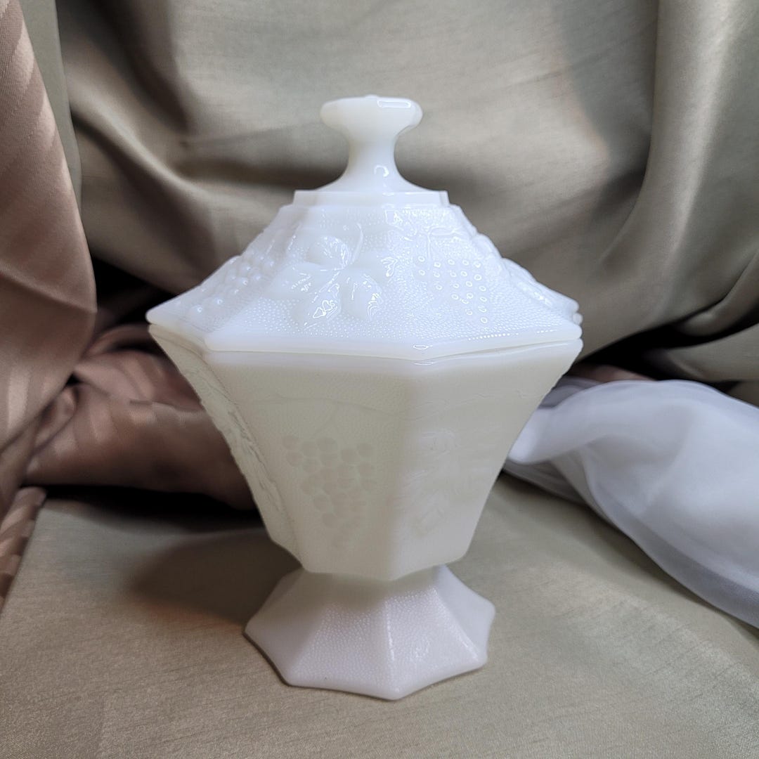 Beautiful Large White Milk Glass Anchor Hocking Pedestal Candy Dish ...