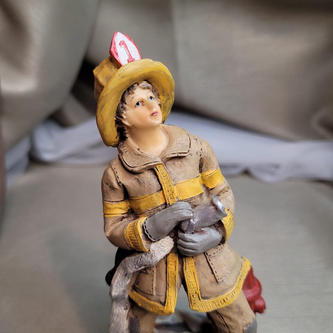 Firefighter 5 1/2" Figurine - K's Collection - Resin - Fire Fighting ...
