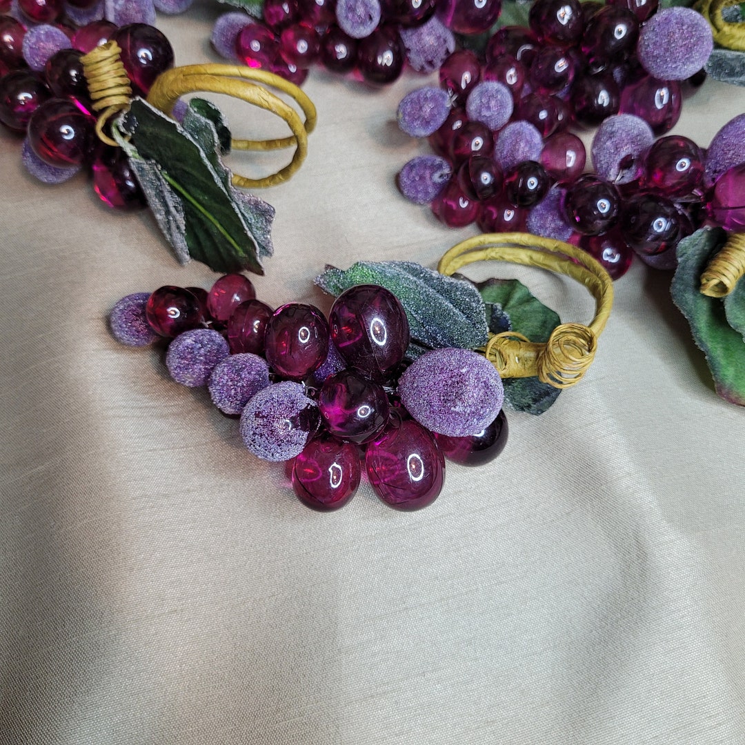 Beautiful Set of 8 Grape Cluster Napkin Rings Holders Plastic/resin ...