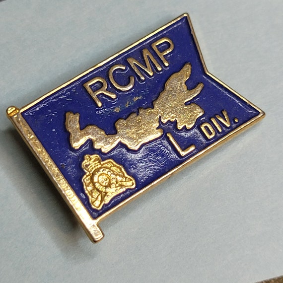 Vintage RCMP L Division Prince Edward Island Lapel Po… - Gem
