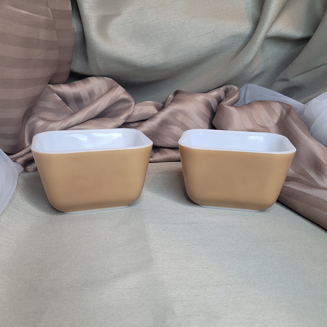 Pair of Vintage Pyrex 501B Old Orchard solid Caramel 1.5 Cup ...