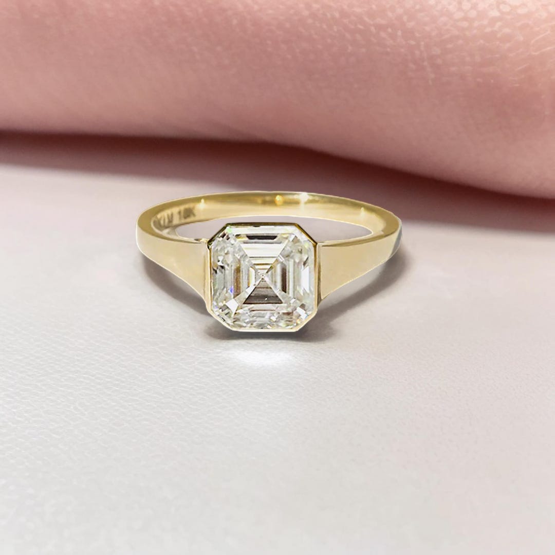 Asscher-cut Diamond Bezel Set Signet Ring in 18K Yellow Gold – Vintage ...