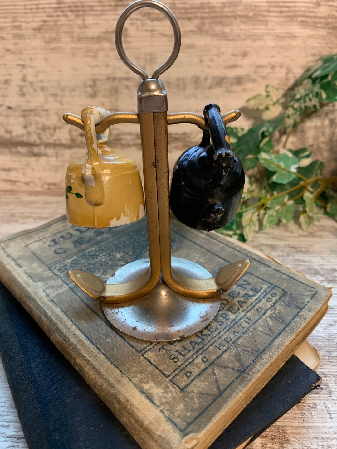 Vintage Pair of Cast Iron Tea Kettle Salt & Pepper Shakers - Etsy