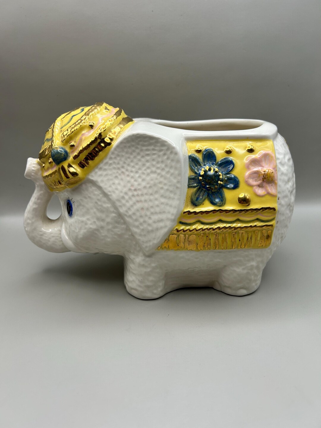 White Elephant Planter, so Cute! A Few Small Chips Please Look at ...