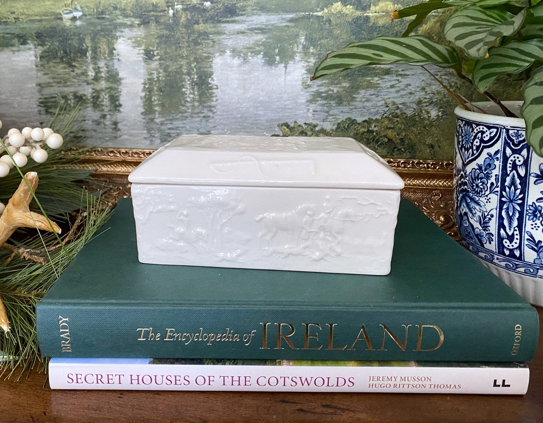 Wedgwood Devonshire Equestrian Hunt Box - Etsy