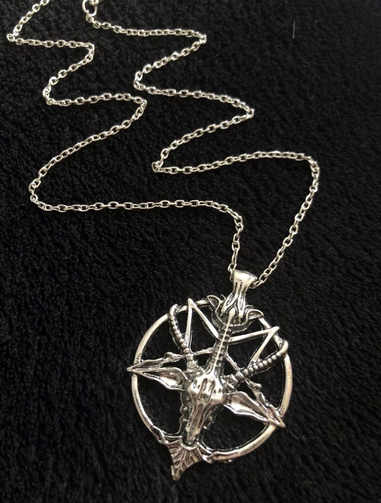 Devil Pendant Necklace on 18inch Chain Satan Goat Head Devil Pendant Necklace on 18inch Chain Satan Goat Head