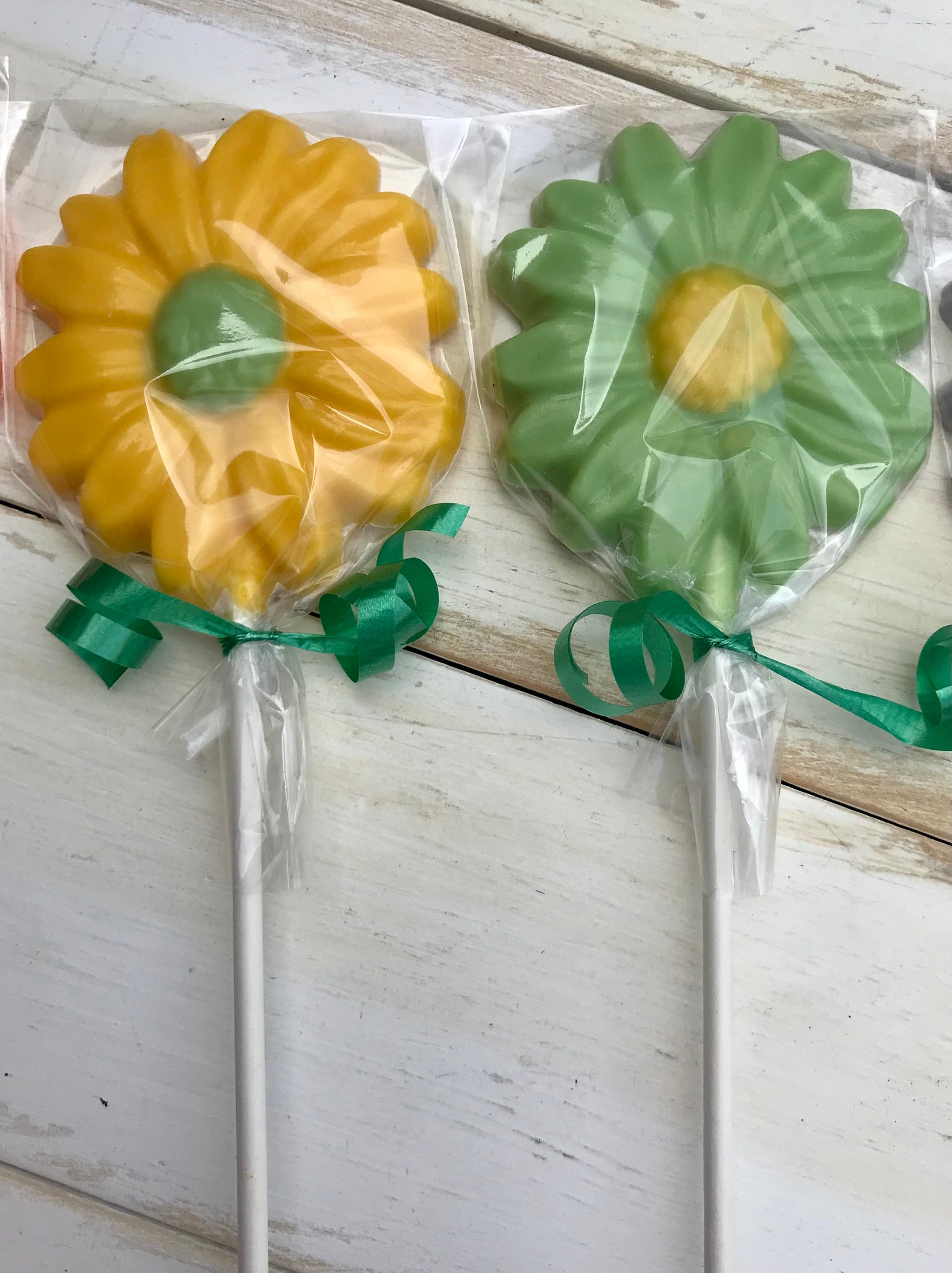 Daisy Chocolate Lollipops, 12 Count - Etsy