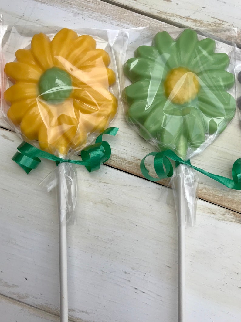 Daisy Chocolate Lollipops, 12 Count - Etsy