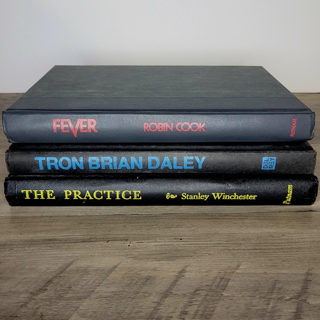 Vintage Black Aesthetic Book Stack Black Book Pile Tron Fever the ...