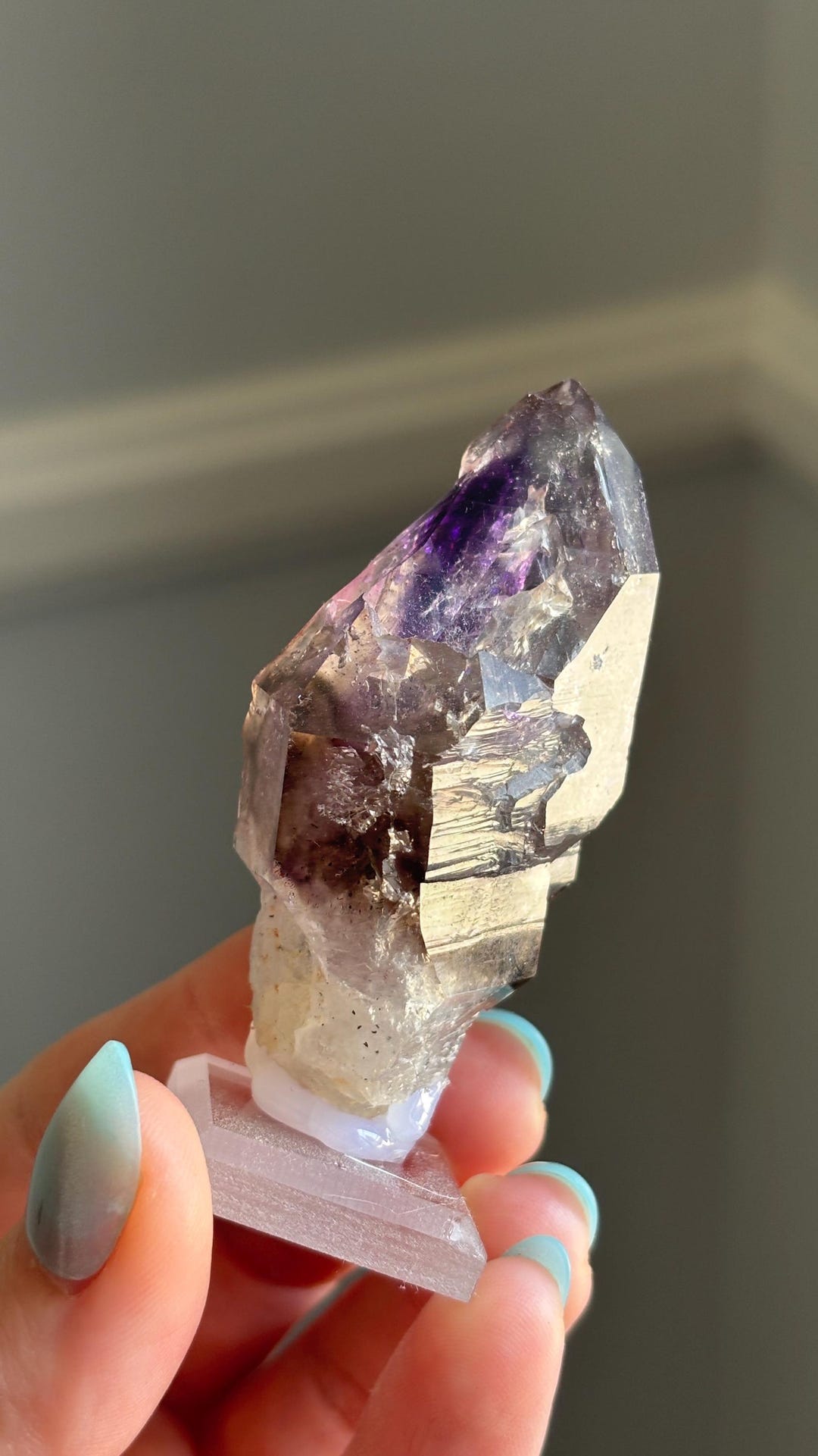 Fenster Amethyst Scepter – Radiant Purple, Smoky, and Clear Hues With ...