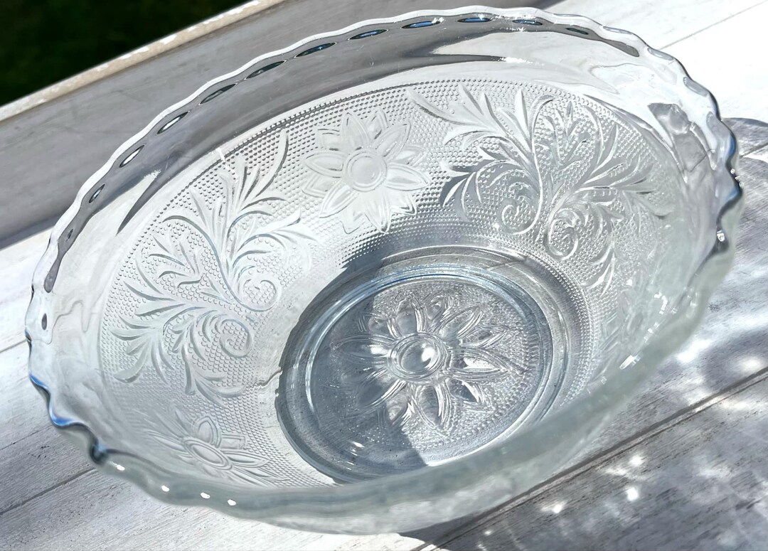 Vintage Anchor Hocking Sandwich Pattern Clear Glass Scalloped Serving ...