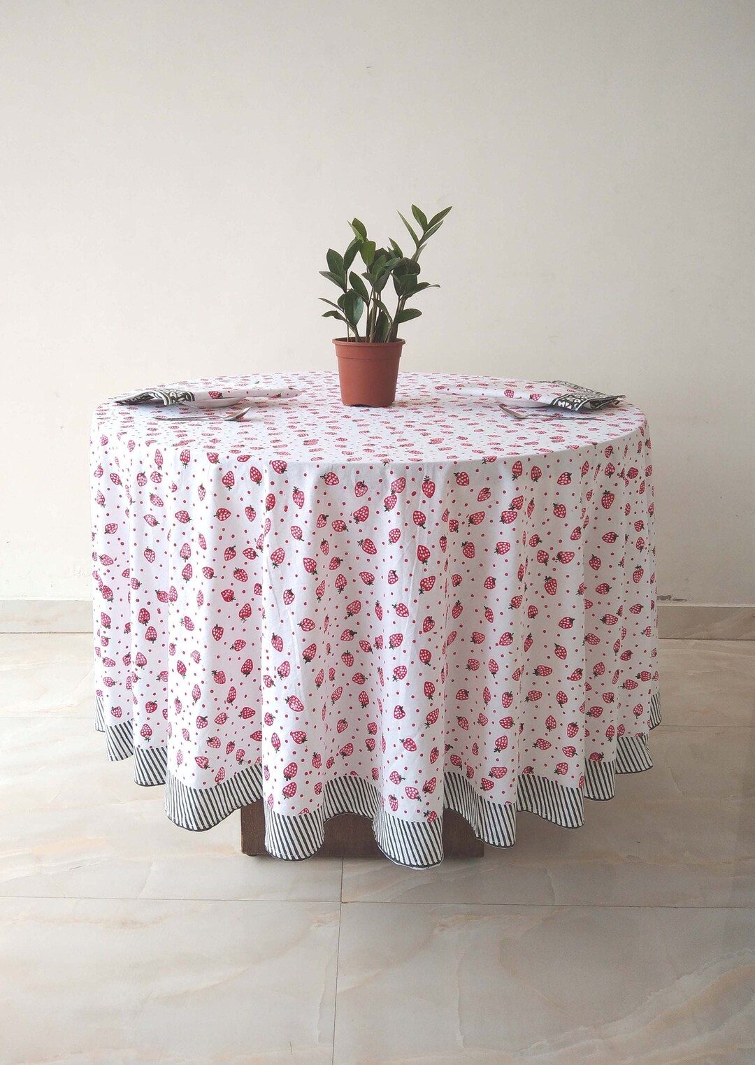 Beautiful Strawberry Design Round Tablecloth, Indian Block Print Round ...