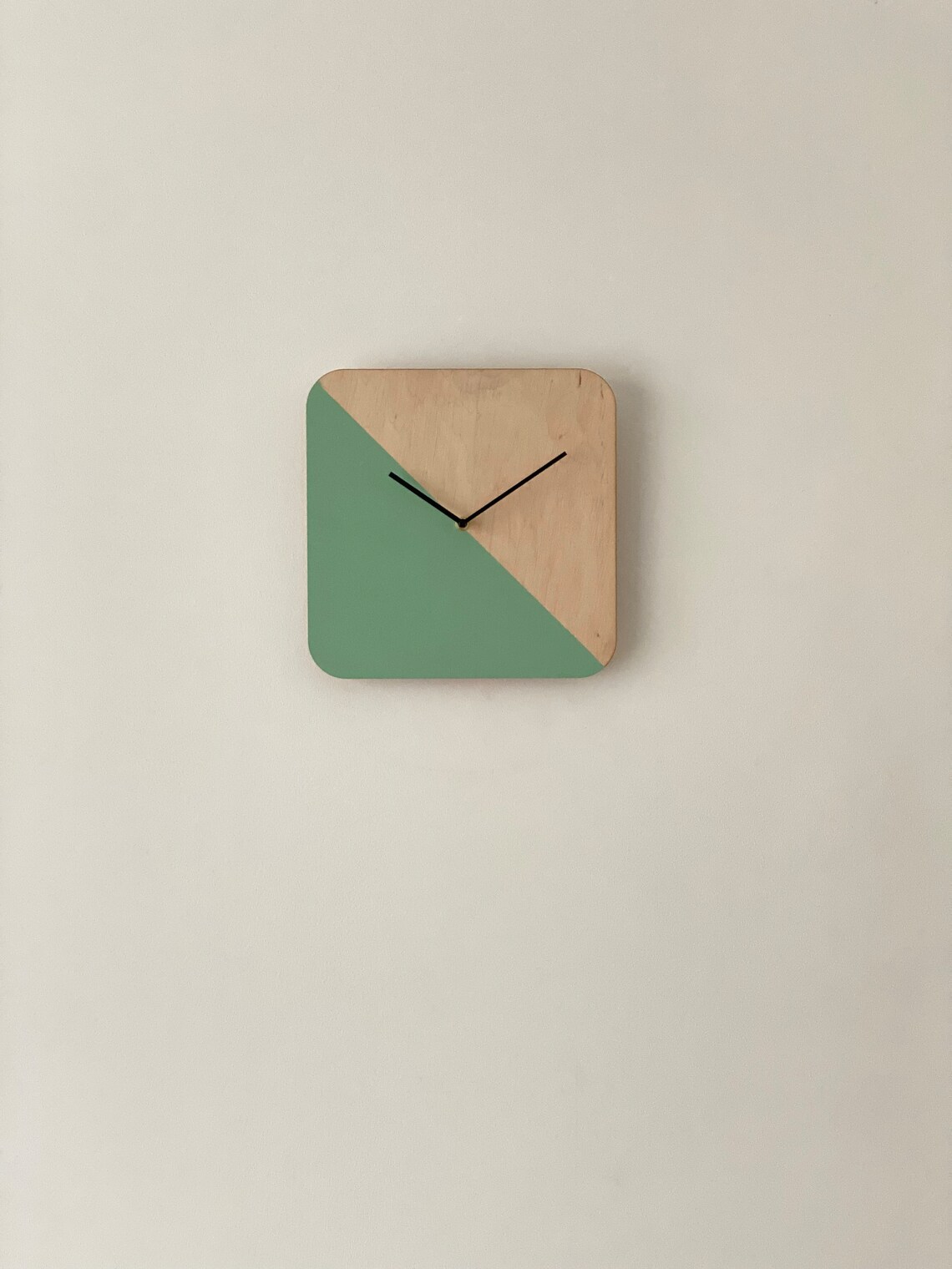 Unique Mint Color Wall Clock, Eye Catching Colourful Wall Clock ...