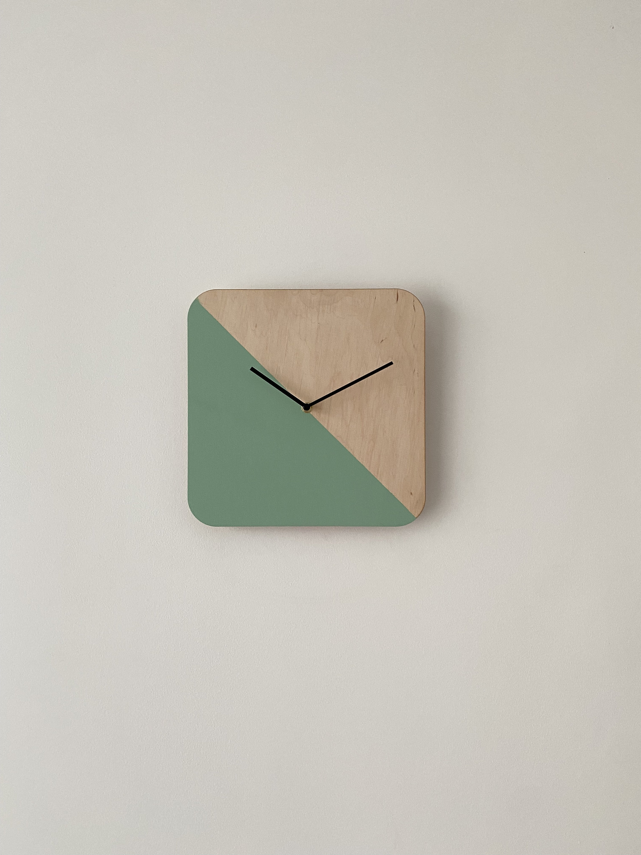 Unique Mint Color Wall Clock, Eye Catching Colourful Wall Clock ...
