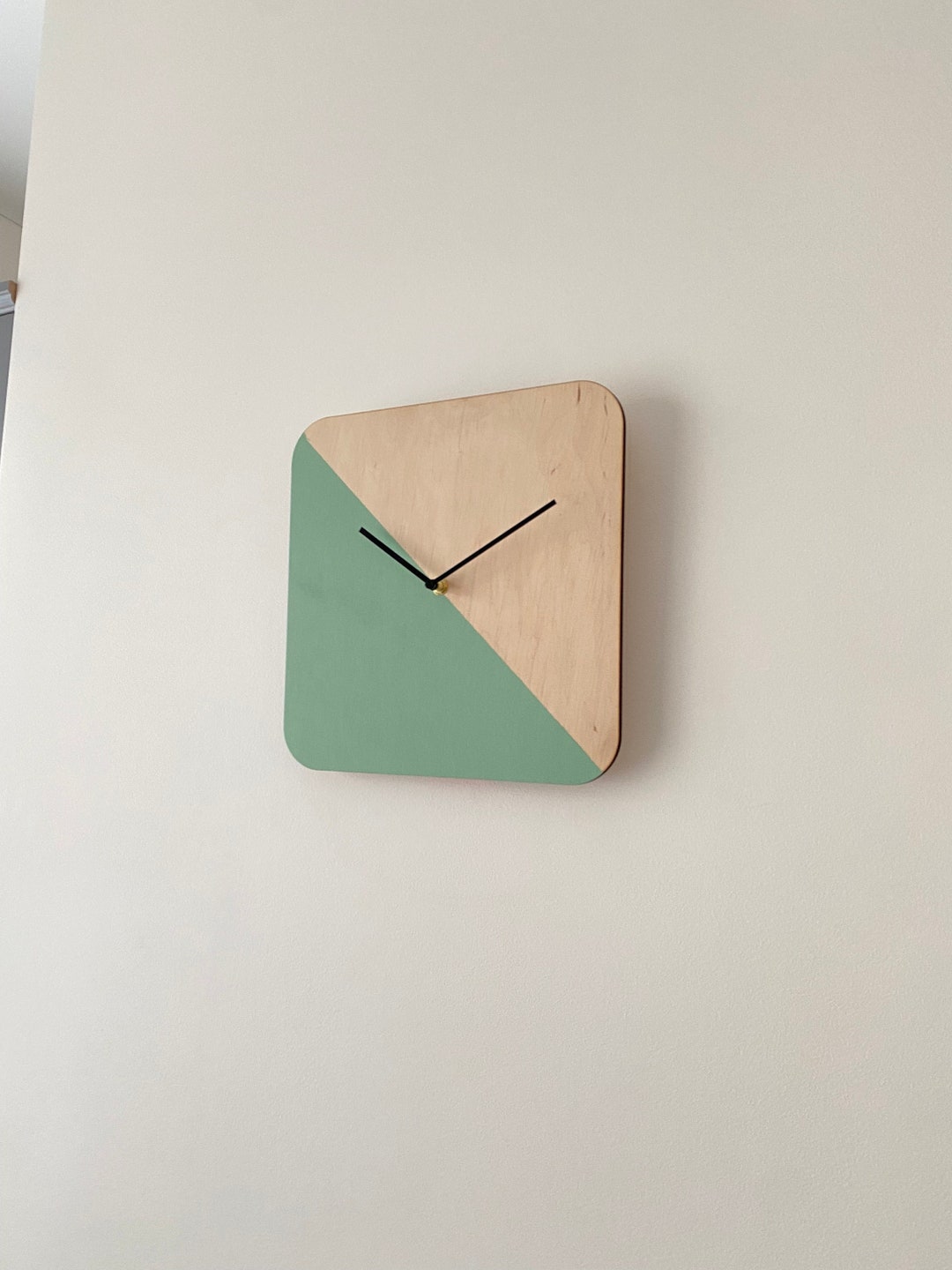 Unique Mint Color Wall Clock, Eye Catching Colourful Wall Clock ...
