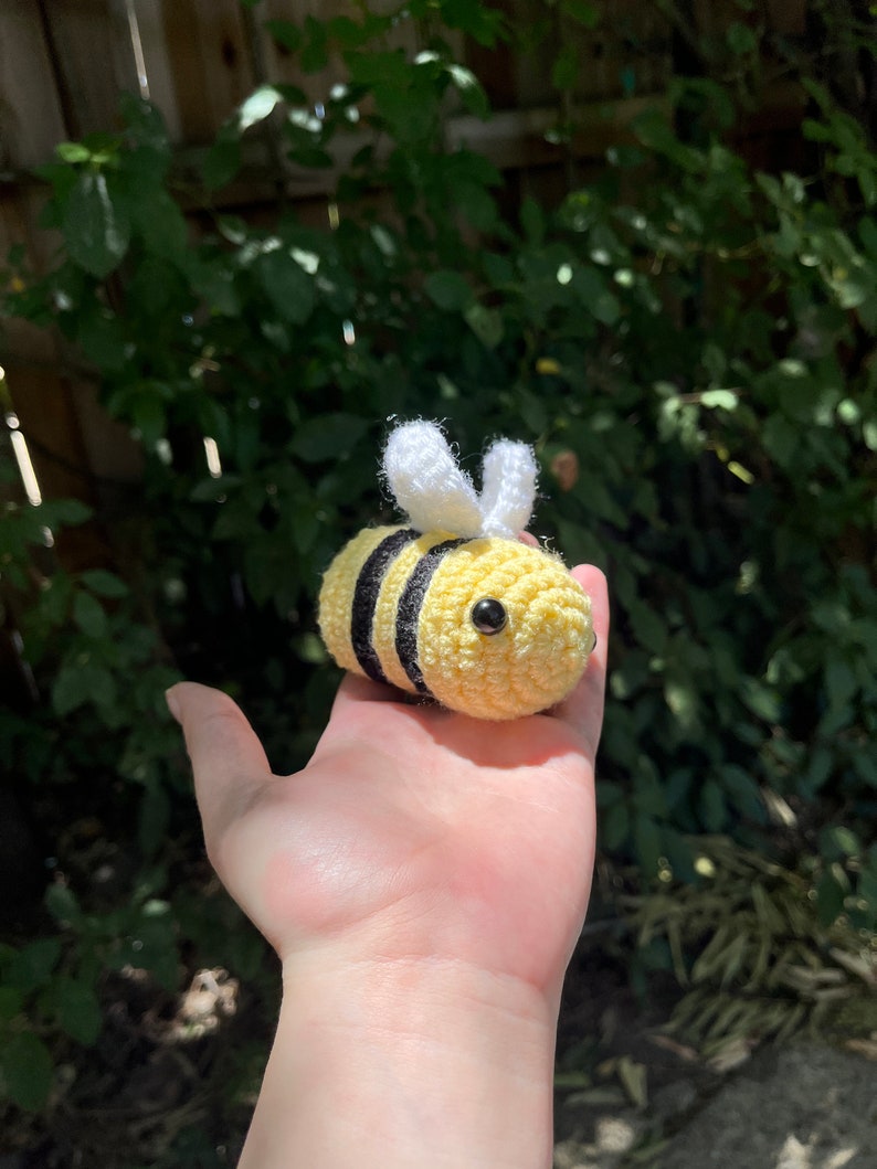 Bumblebee Amigurumi Crochet Pattern- Mini Sitting Bumblebee Beginner ...