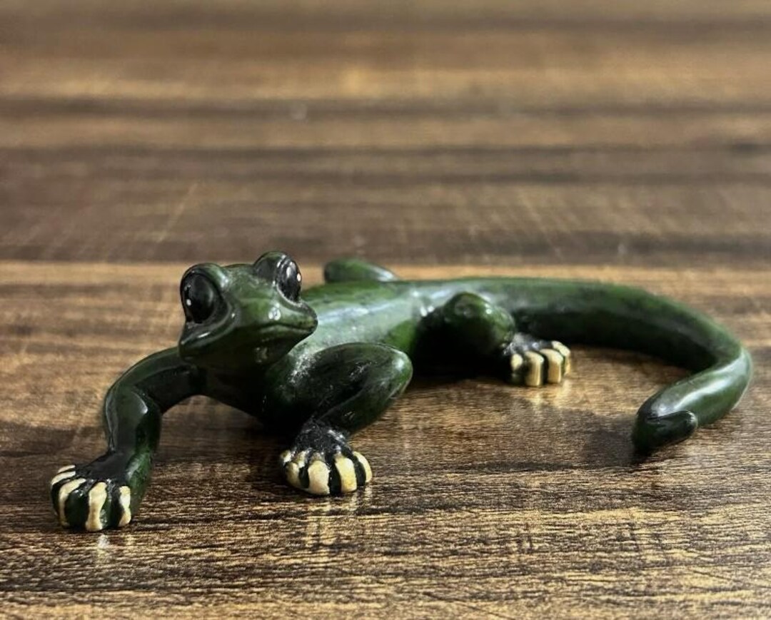 Gecko Lizard Green Resin Figurine - Etsy