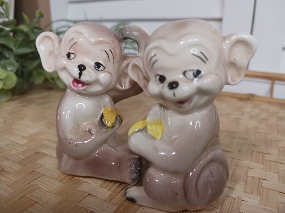 Vintage Japan Salt & Pepper Shakers Monkeys Holding Bananas - Etsy