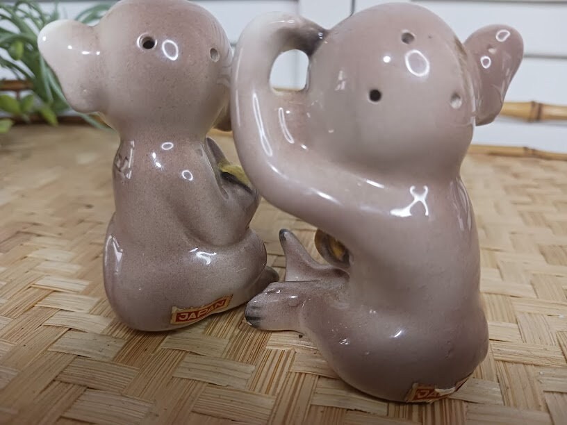 Vintage Japan Salt & Pepper Shakers Monkeys Holding Bananas - Etsy