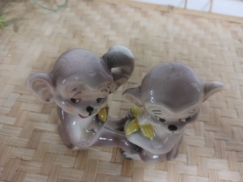 Vintage Japan Salt & Pepper Shakers Monkeys Holding Bananas - Etsy