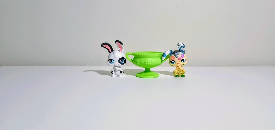 Littlest Pet Shop Rabbit Lot - LPS Trophy Accessory - Toys ...
