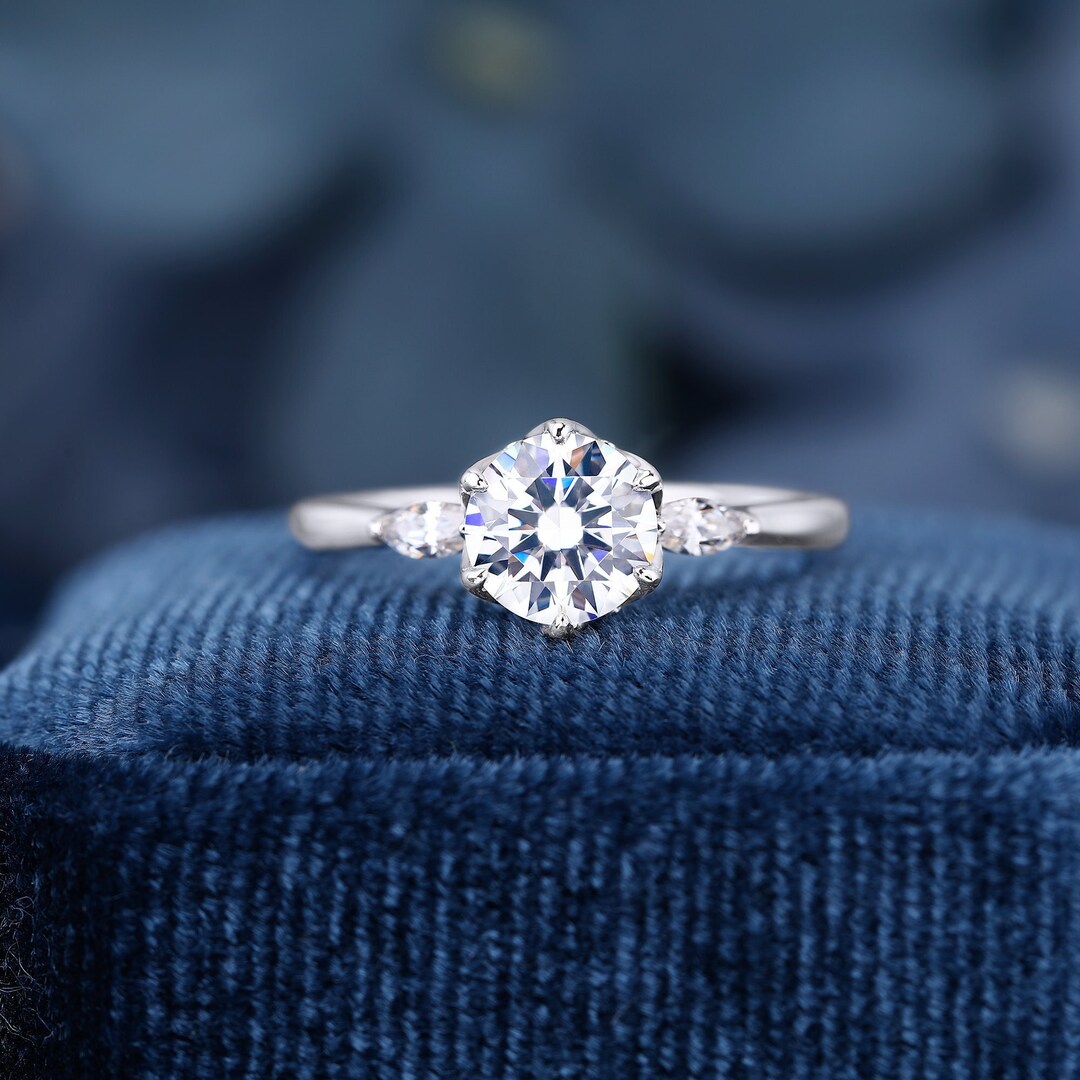 Platinum Ring for Women Solitaire Ring Round Cut Moissanite Wedding ...