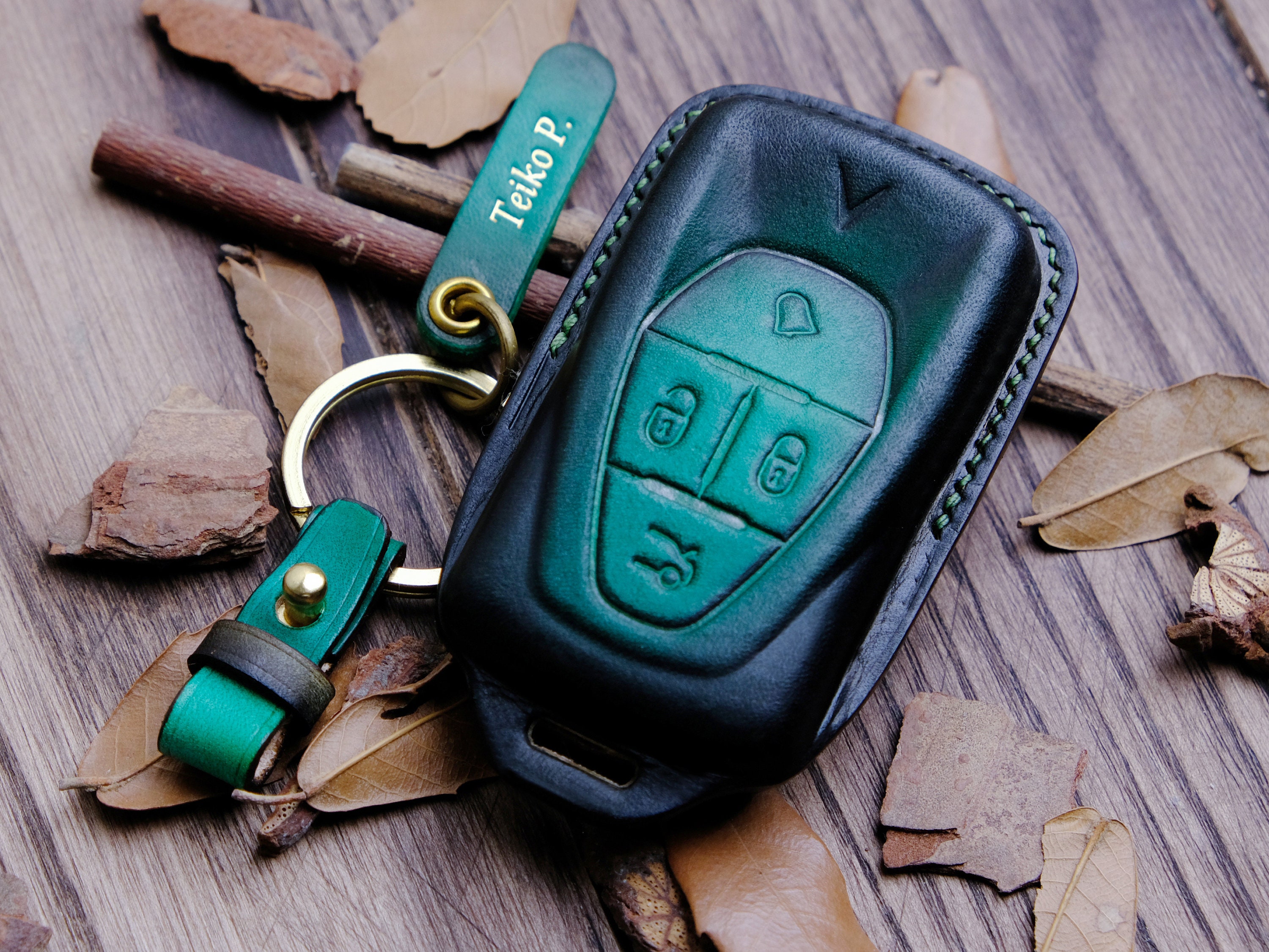 Vinfast VF8 Key Fob Cover, Personalized Leather for Vinfast VF6 VF7 VF8 ...