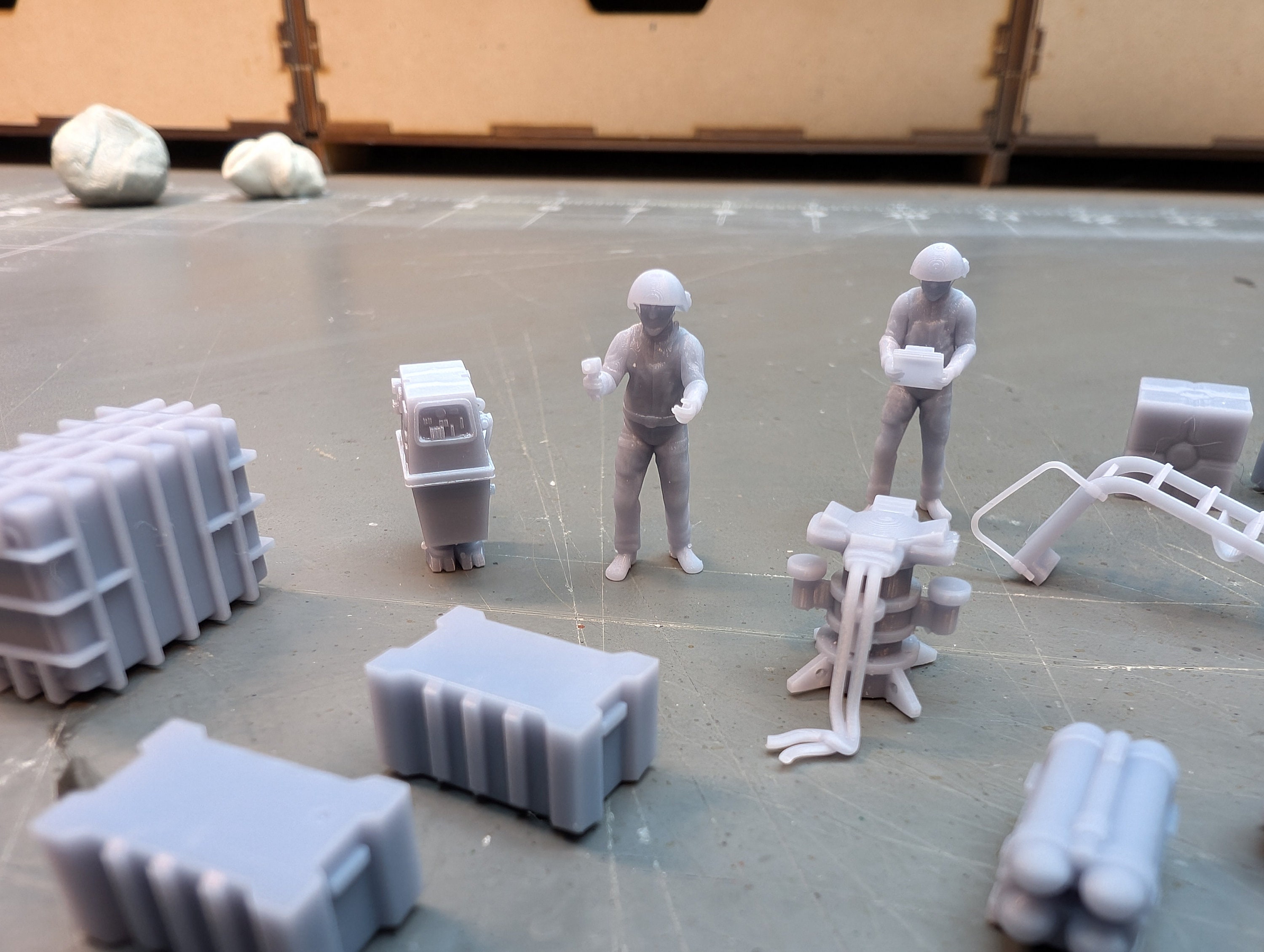 Ground Crew and Gonk Droid With Scatter and Ladder - 1/72 Scale - Etsy