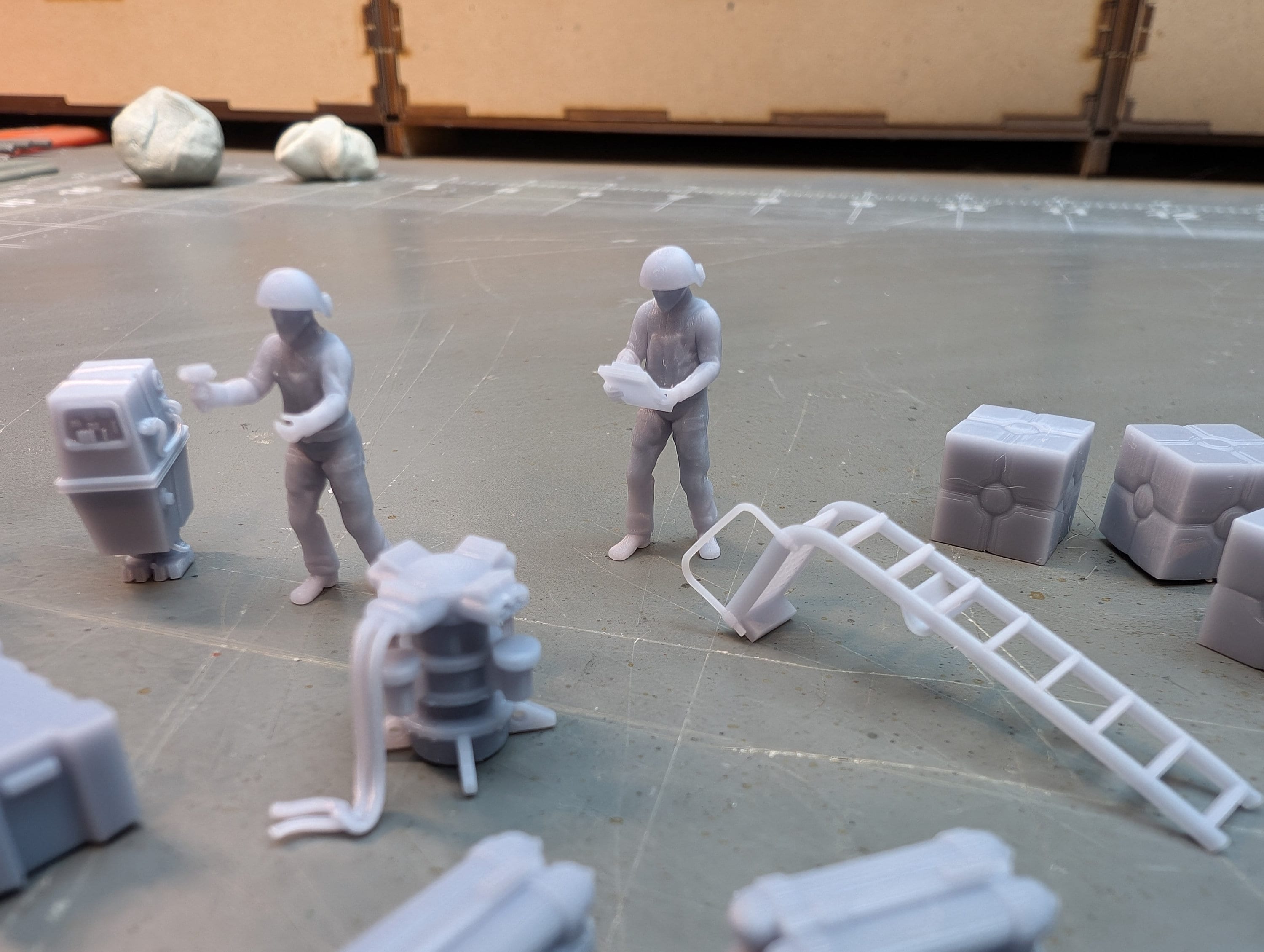 Ground Crew and Gonk Droid With Scatter and Ladder - 1/72 Scale - Etsy